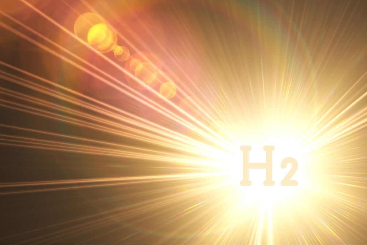 Engineers use visible light for novel one-step hydrogen fuel production ...