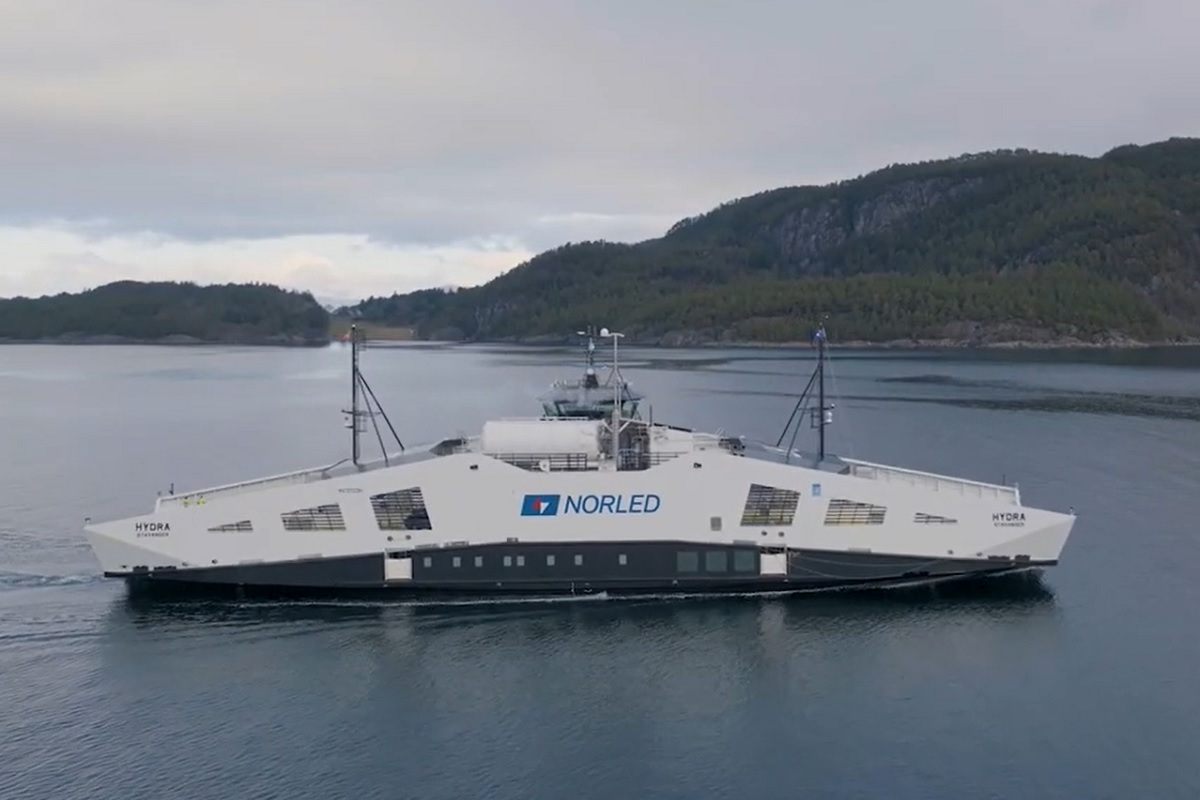 Norled H2 ferry sails into operation, completing world-first ...
