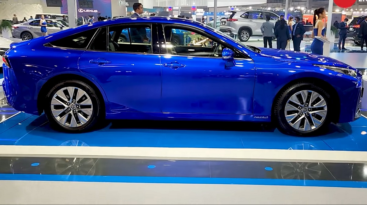 Second-gen Toyota Mirai FCEV showcased at Auto Expo in India | H2 ...