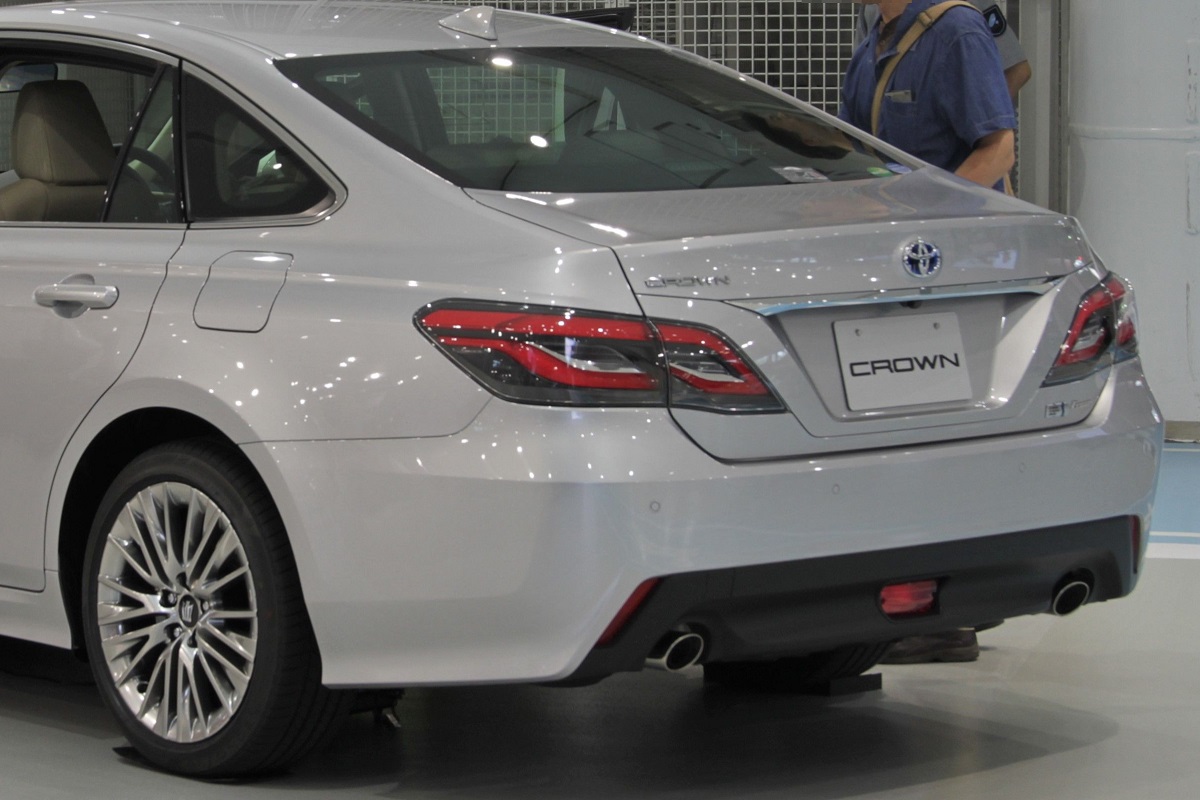 Toyota confirms Crown hydrogen fuel cell car launch this fall | H2 Energy Group